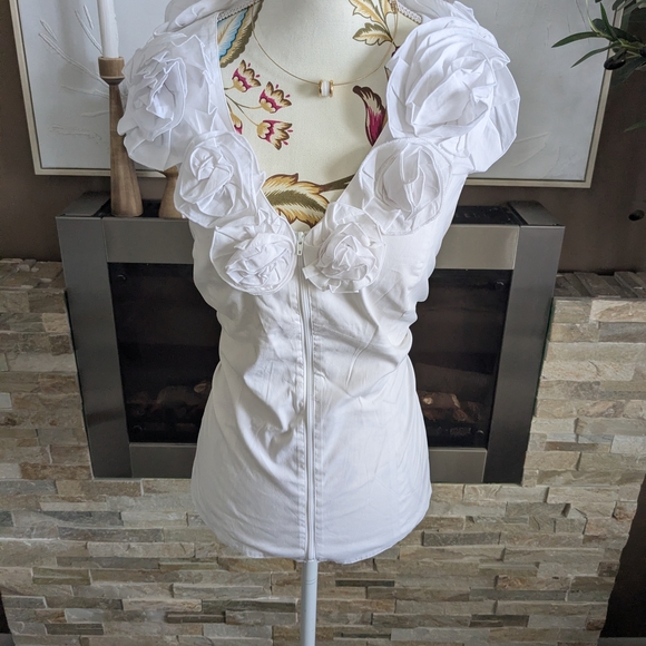 Peter Nygard | Tops | Peter Nygard Elegant White Floral Blouse | Poshmark